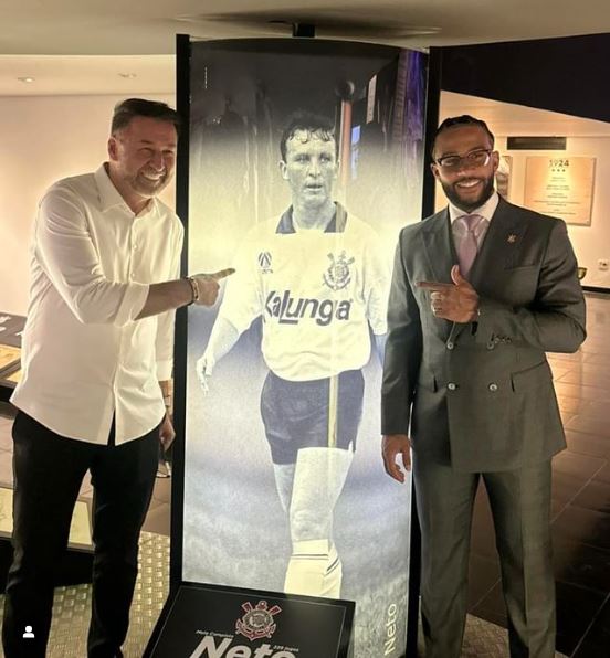 Augusto Melo é malandro, pode chover canivete que o neto jamais vai ...