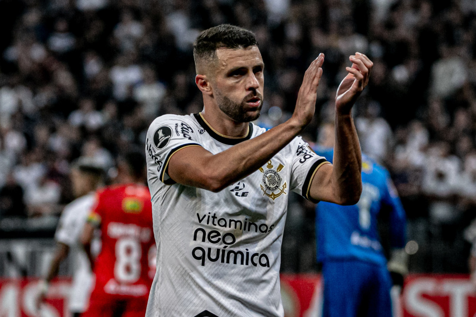 Júnior Moraes volta a ficar à disposição do Corinthians após 12 jogos fora