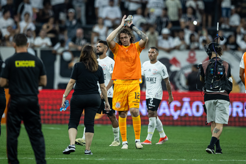 Cássio é ovacionado por torcida do Corinthians após vitória contra o ...