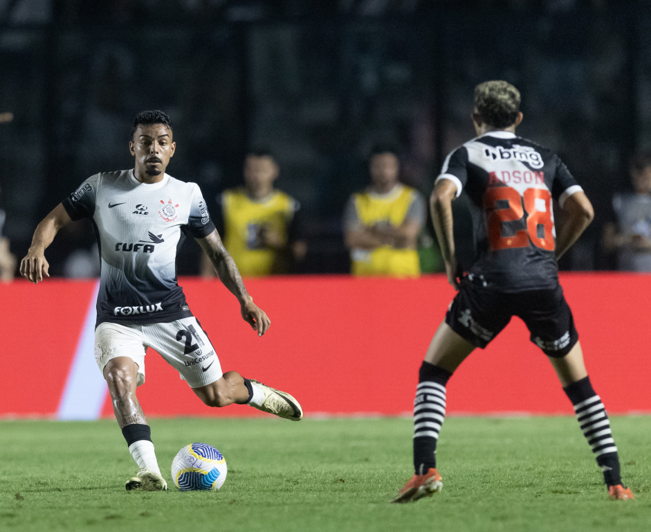 Matheus Bidu volta ao time titular do Corinthians após mais de dois meses