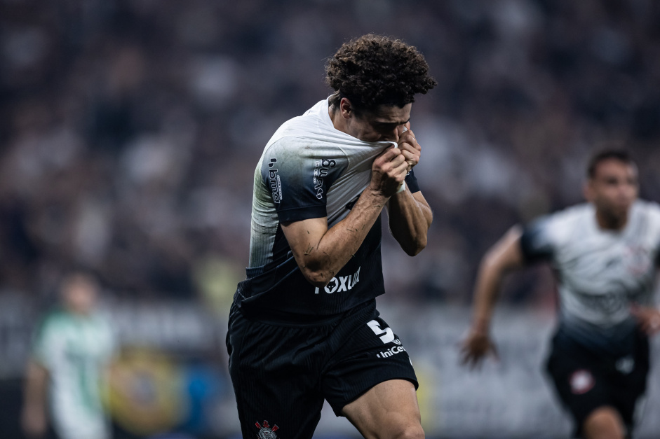 André Ramalho marca pela primeira vez no Corinthians e aumenta lista de ...