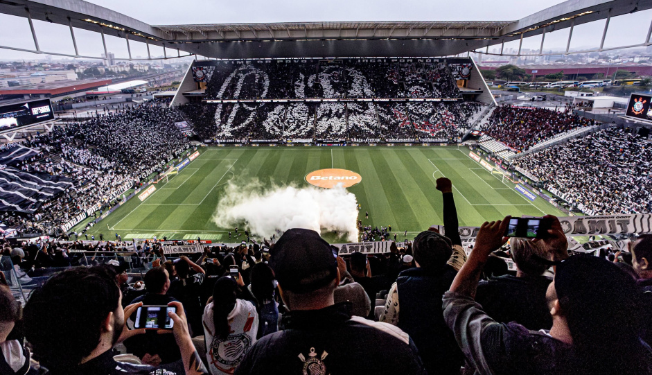 Torcida do Corinthians ergue mosaico antes de duelo na Copa do Brasil ...