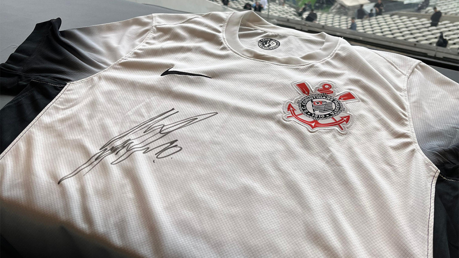 Meu Timão realiza sorteio de camisa do Corinthians autografada por ...