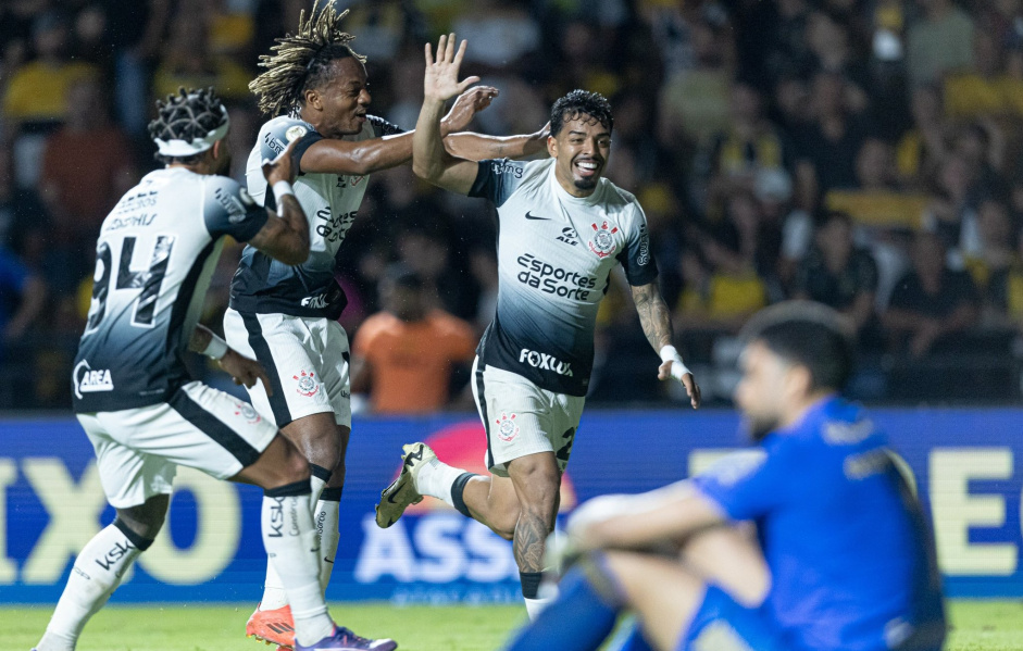 Corinthians repete feito de anos campeões e busca recorde histórico ...