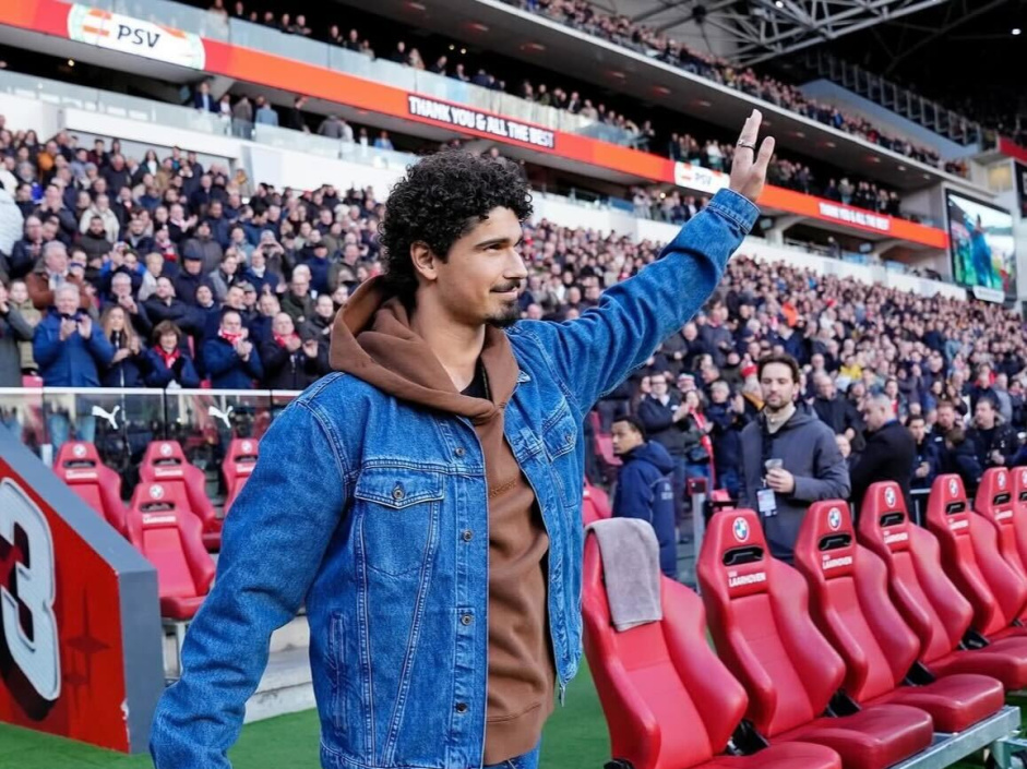 André Ramalho recebe homenagem especial de antigo clube durante férias ...