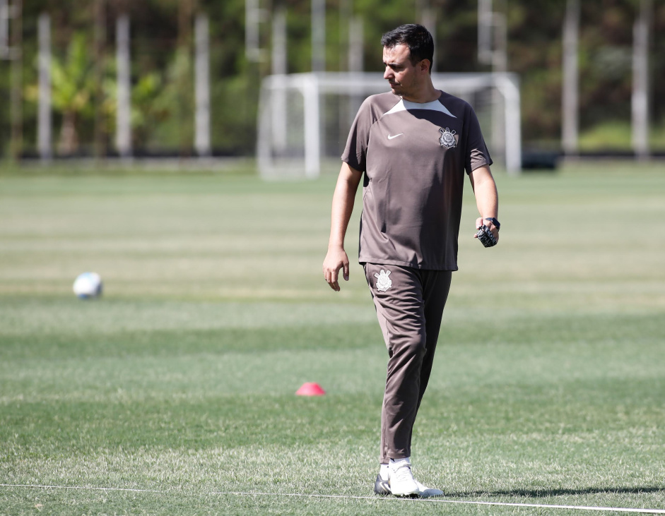 Corinthians tem a volta de Piccinato em mais um dia de atividade na pré ...
