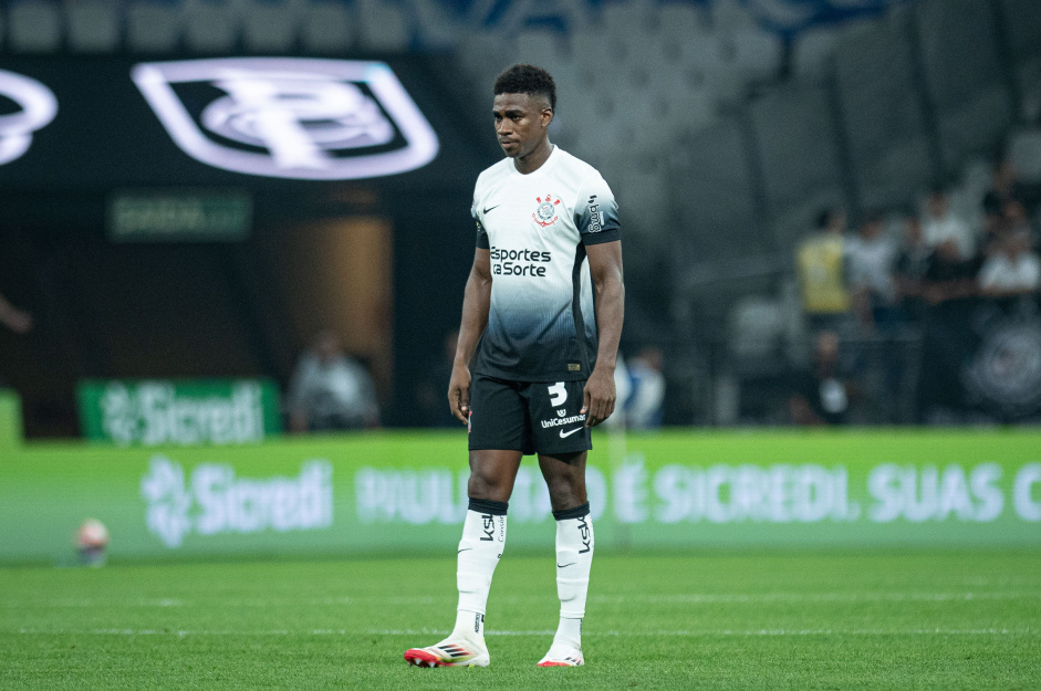 Félix Torres é titular na vitória sobre o Água Santa e estreia em 2025 ...