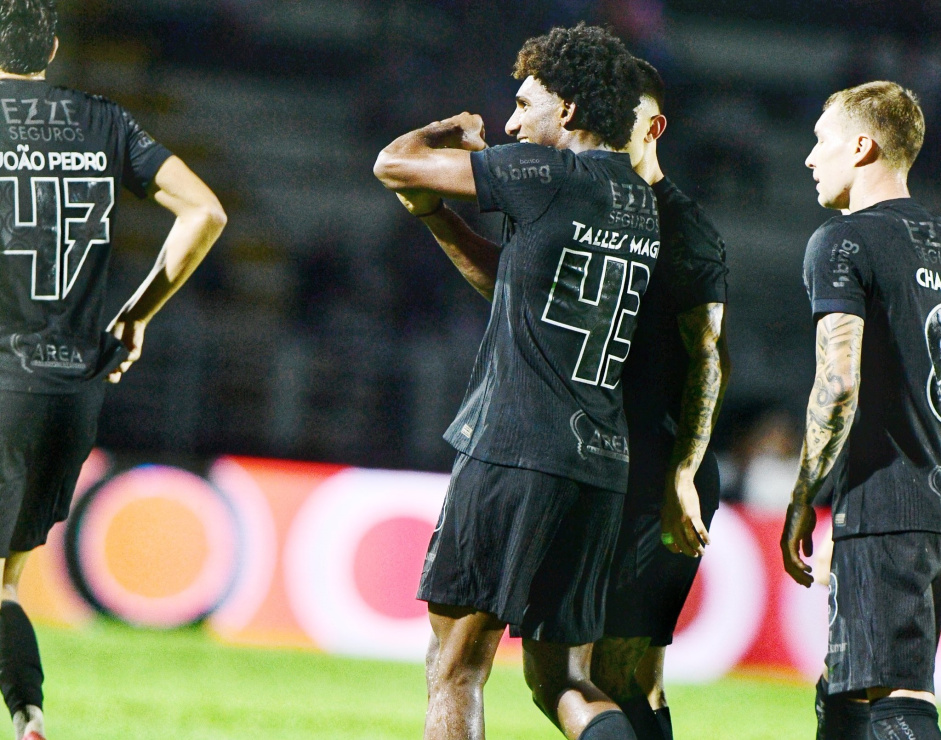 Talles Magno comemora gol marcado e fala em brigar pela vaga de titular ...