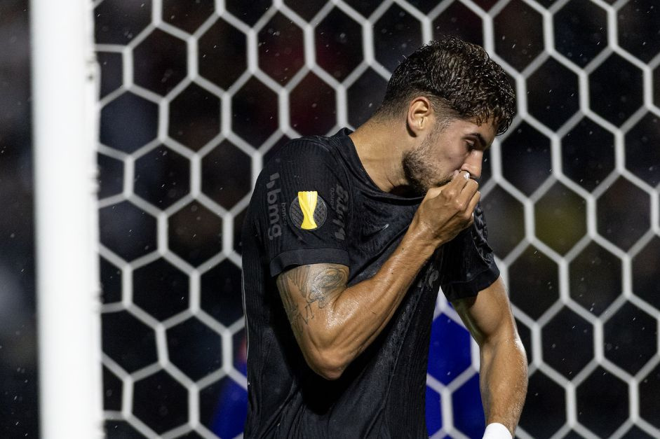 Pedro Raul se despede do Corinthians após empréstimo; veja