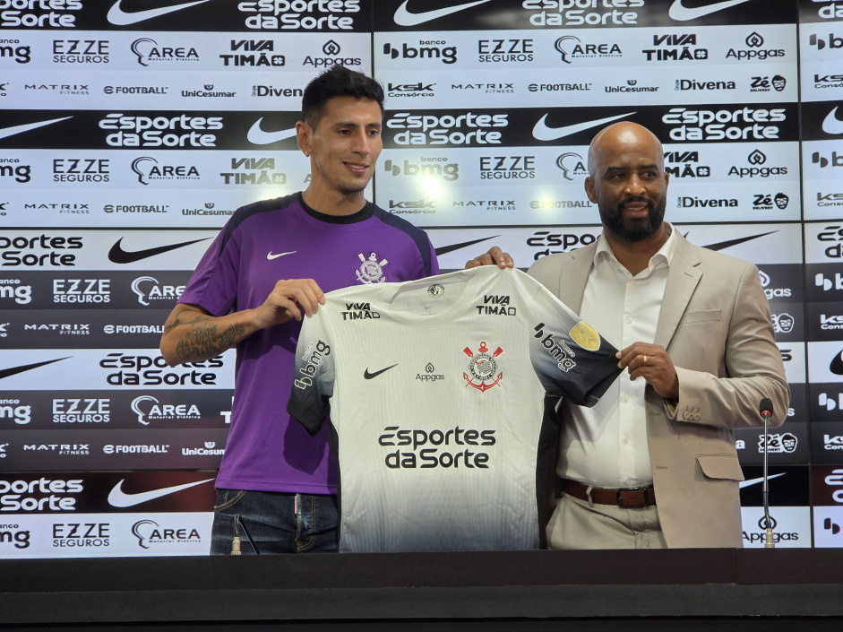Fabrizio Angileri é apresentado oficialmente como reforço do Corinthians