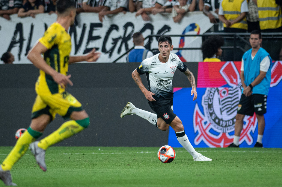 Angileri estreia pelo Corinthians com direito a assistência em ...
