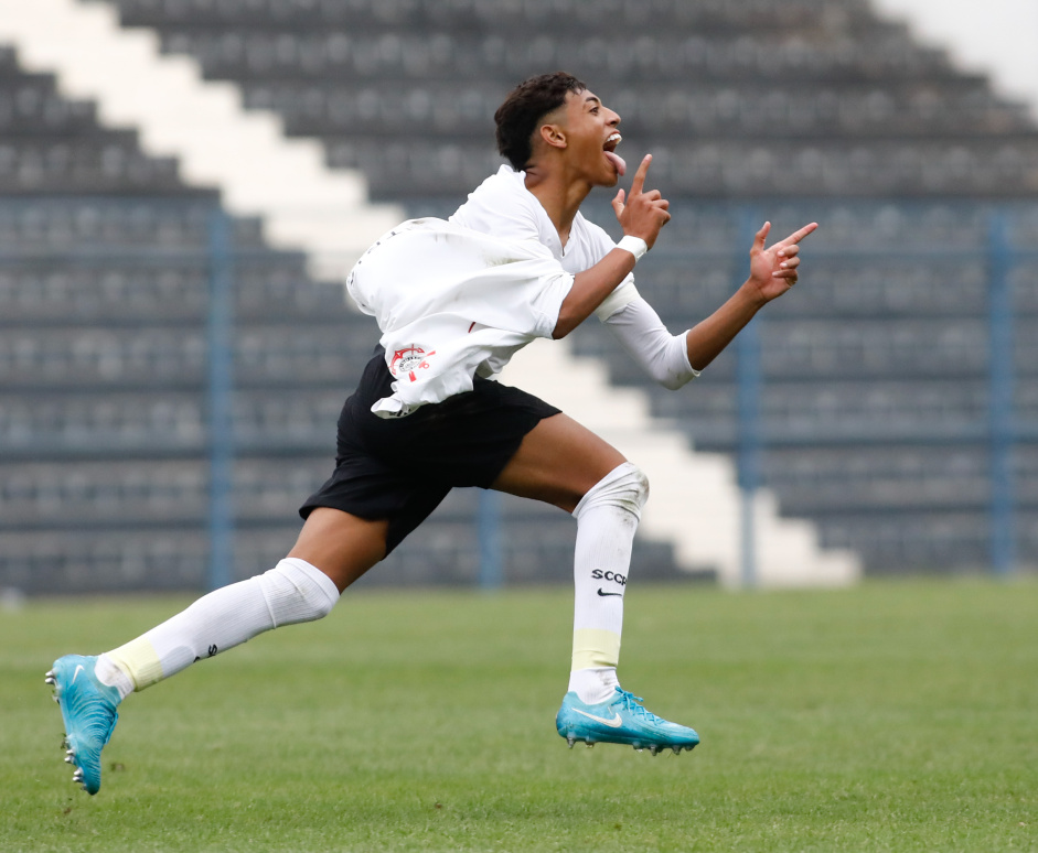 Técnico da base revela expectativas sobre joia do Corinthians sob o comando de Dorival Júnior