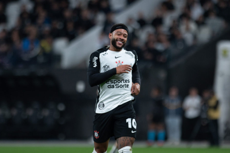 Corinthians faz postagens em alusão a um ano da contratação de Memphis ...