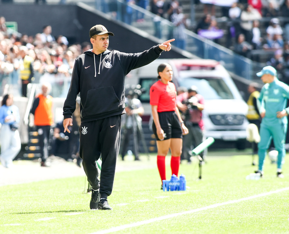 Piccinato relembra momento crítico no Brasileirão e exalta elenco do ...