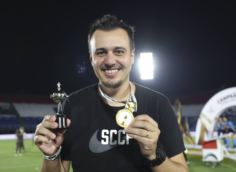 Corinthians negocia renovação contratual de Lucas Piccinato