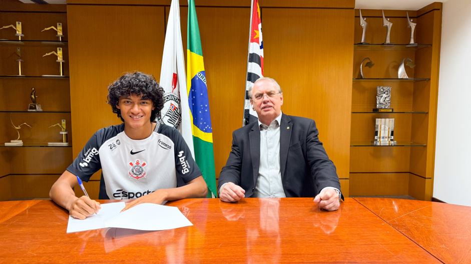 Conheça Iago Machado, zagueiro de 16 anos que treina no profissional do ...