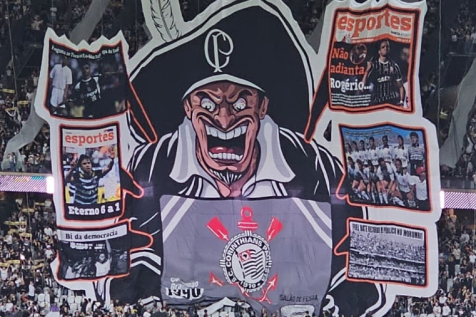 Confira as imagens do mosaico da torcida do Corinthians em provocação ...