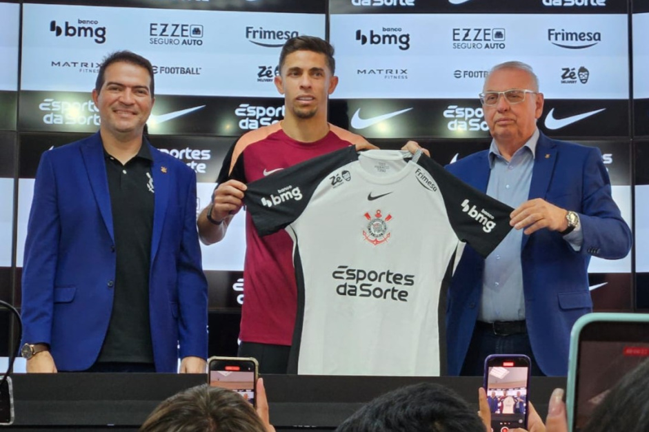 Gabriel Paulista é apresentado pelo Corinthians e já define número de ...