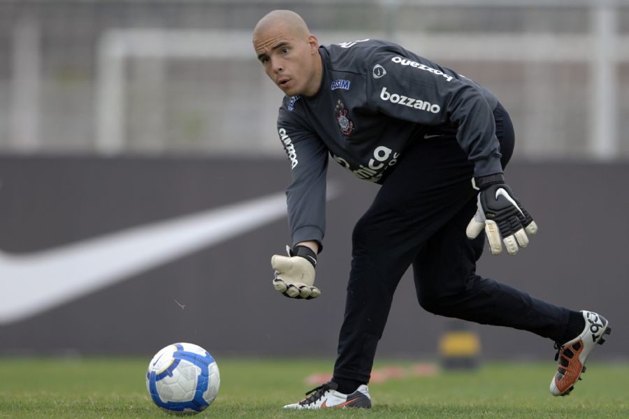 Corinthians renova com o goleiro Júlio César por quatro anos