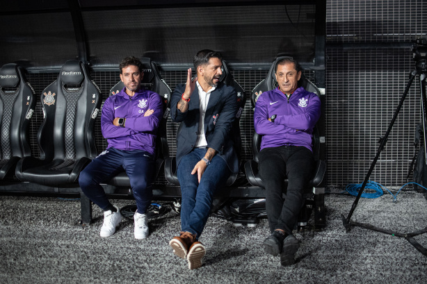 Títulos e turbulências marcam 2025 do Corinthians; veja retrospectiva