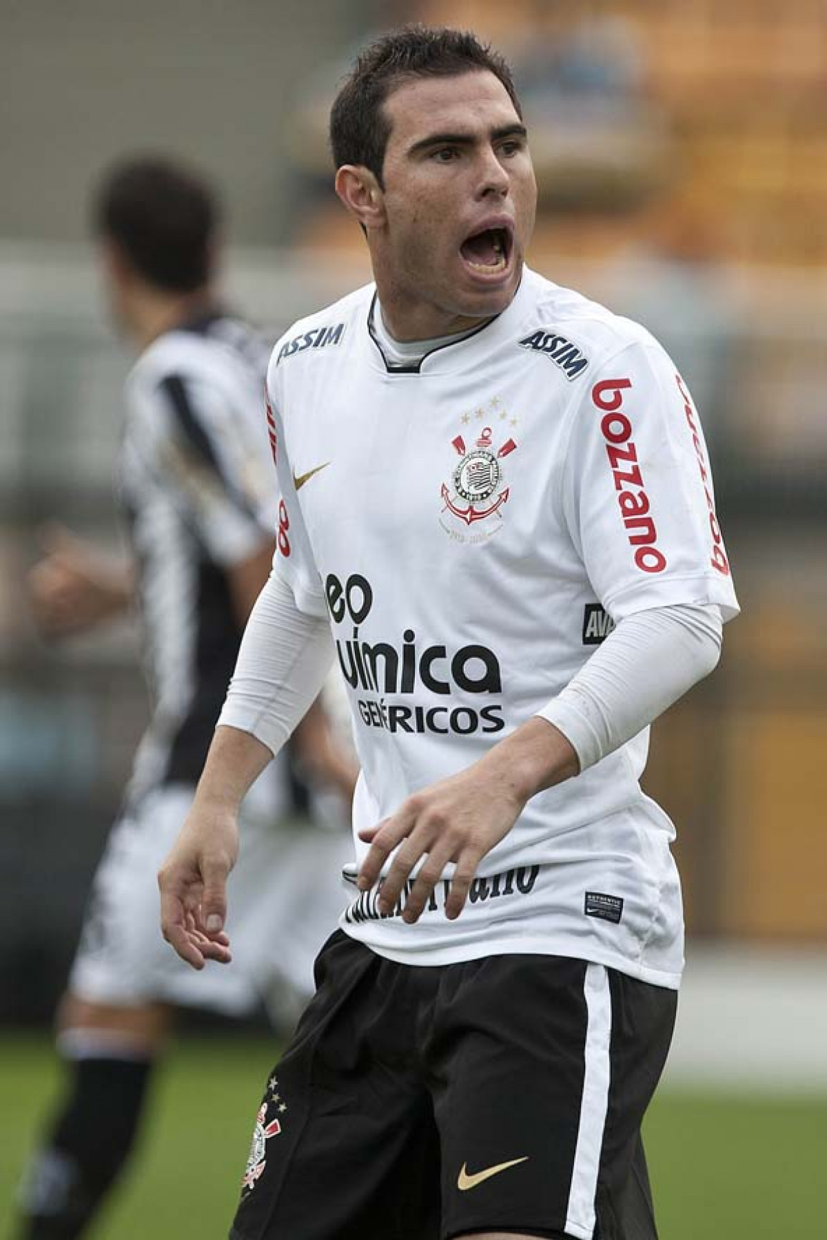 Bruno Cesar reclama do juiz durante a partida entre Corinthians x Ceará ...