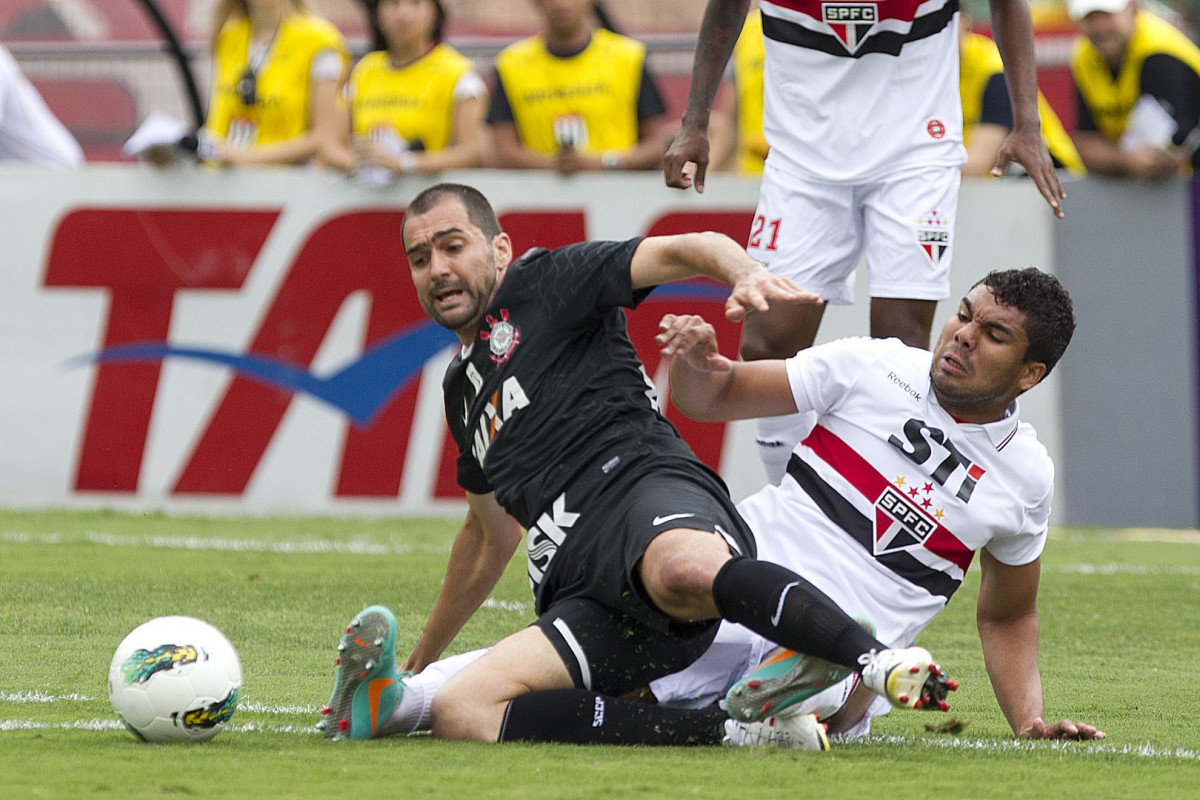 Durante a partida entre São Paulo x Corinthians, realizada esta tarde ...
