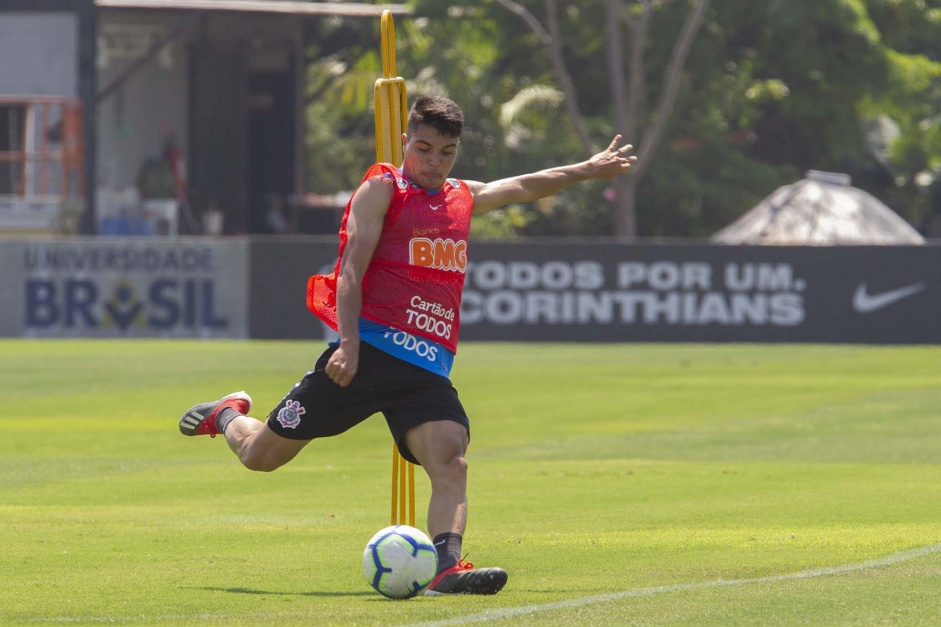 Roni inicia preparação para duelo contra o Goiás
