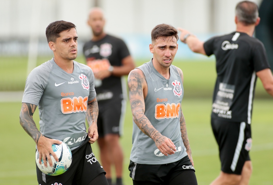 Fagner e Gustavo Silva na atividade da manhã desta segunda-feira no CT ...