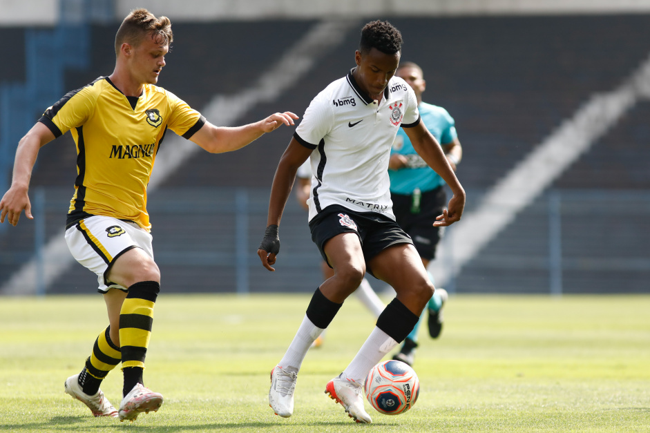 Cauê durante vitória do Corinthians sobre o São Bernardo em partida ...
