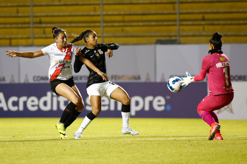 Bianca Gomes em ação na vitória do Corinthians