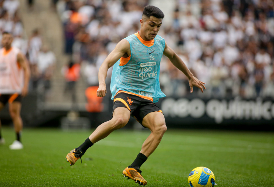 Roni durante treino aberto do Corinthians