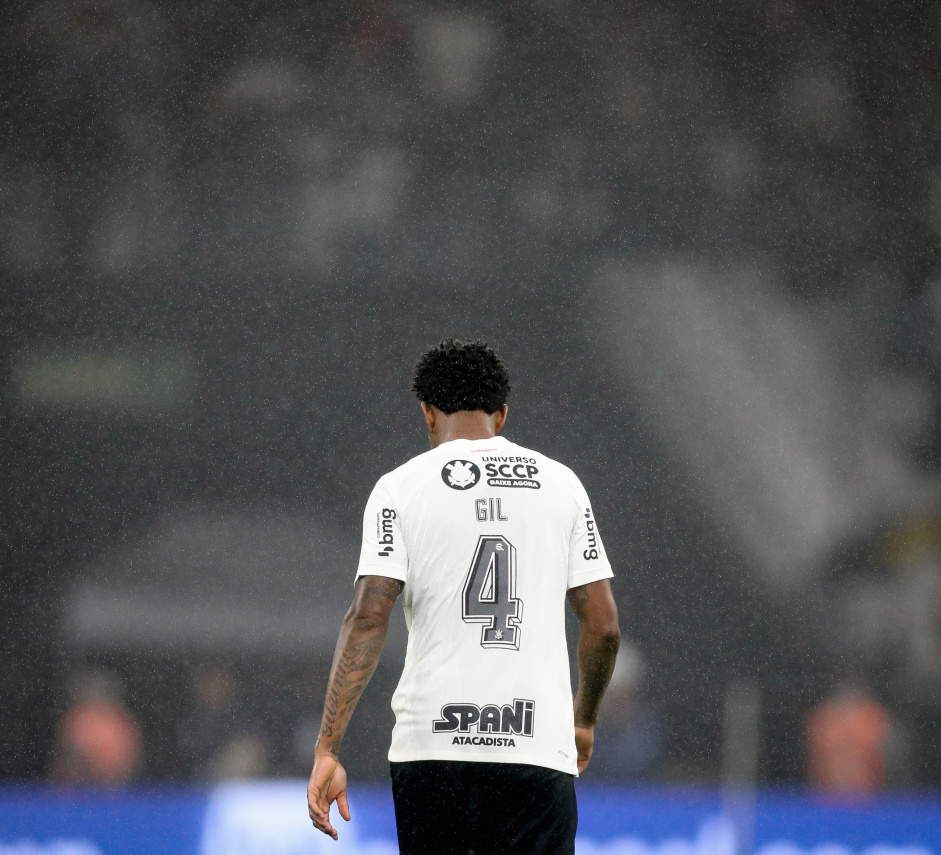 Gil durante a vitória do Corinthians