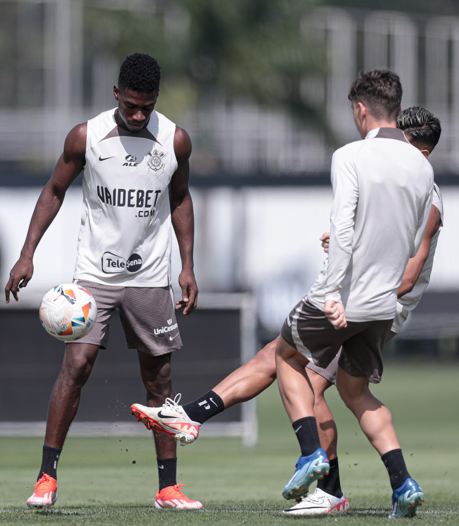 Félix Torres em treino do Corinthians