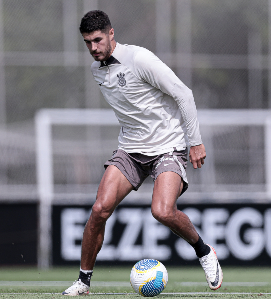 Pedro Raul durante treino do Corinthians