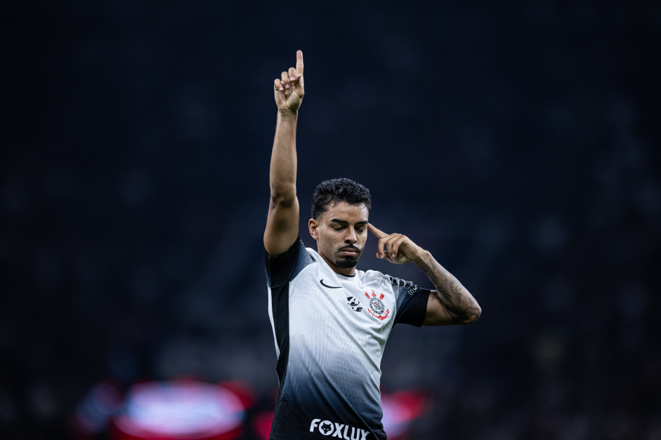 Matheus Bidu 'renasce' no Corinthians e ganha titularidade após quase ...