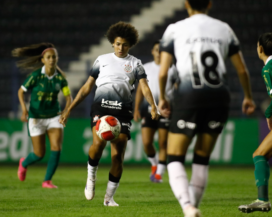 Millene durante comemoração de gol contra o Palmeiras