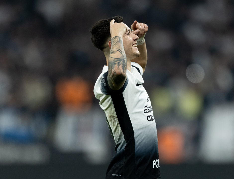 Garro faz comemoração clássica após gol marcado contra o Grêmio