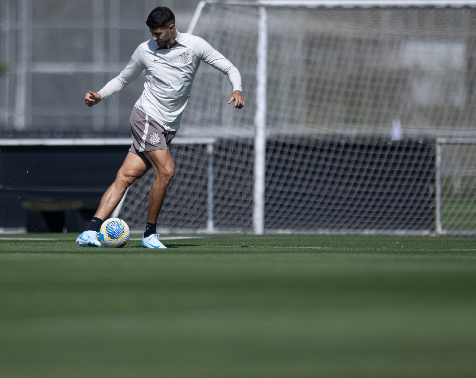 Pedro Raul durante treinamento do Corinthians