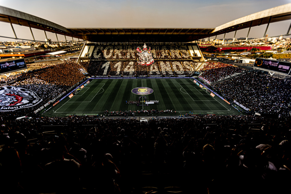 Mosaico montado pela torcida do Corinthians em comemoração ao ...