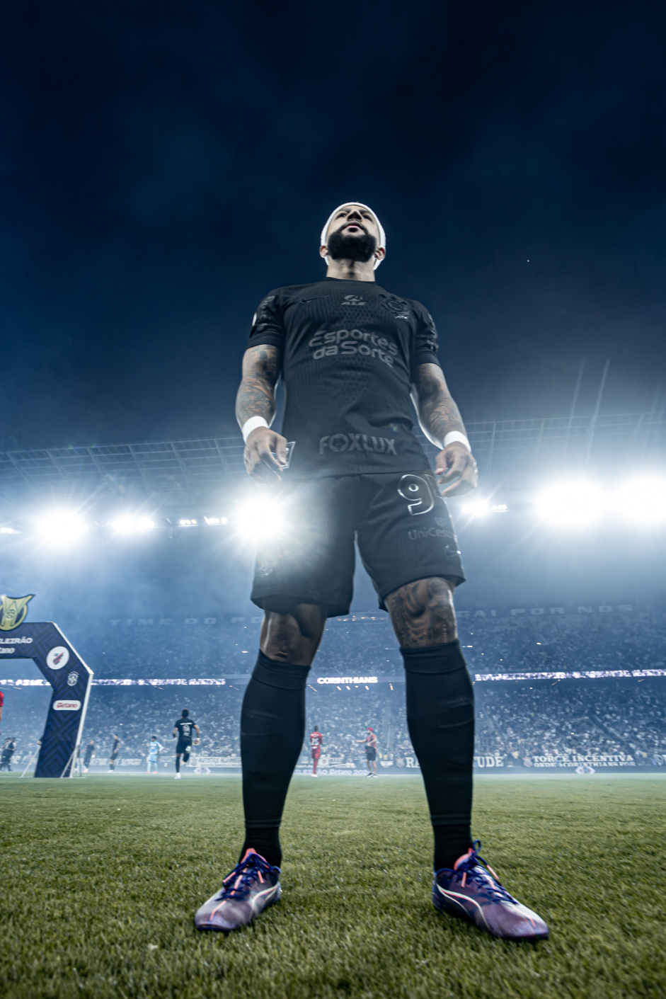 Memphis Depay comemorando seu primeiro gol pelo Corinthians