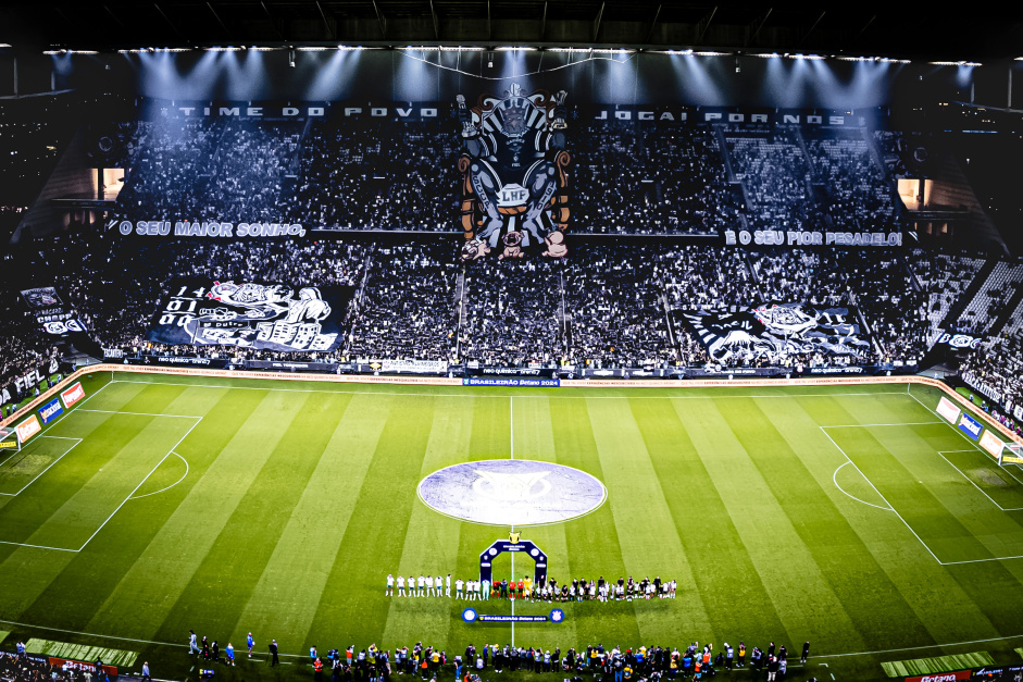Mosaico da torcida do Corinthians antes do Dérbi