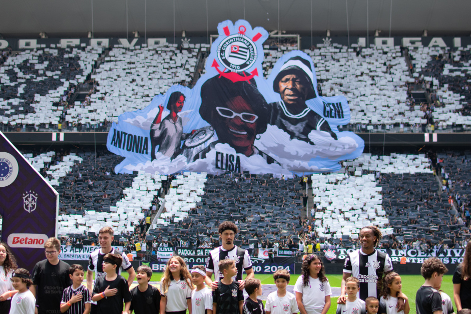 Mosaico feito pela torcida do Corinthians