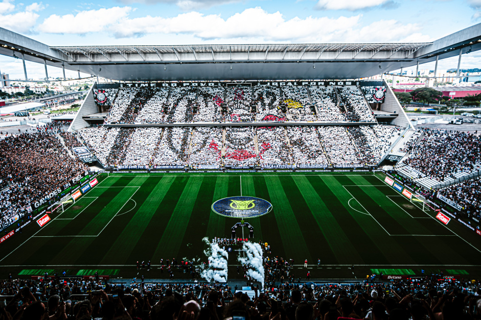 Mosaico da torcida do Corinthians diante do Vasco da Gama na Neo ...