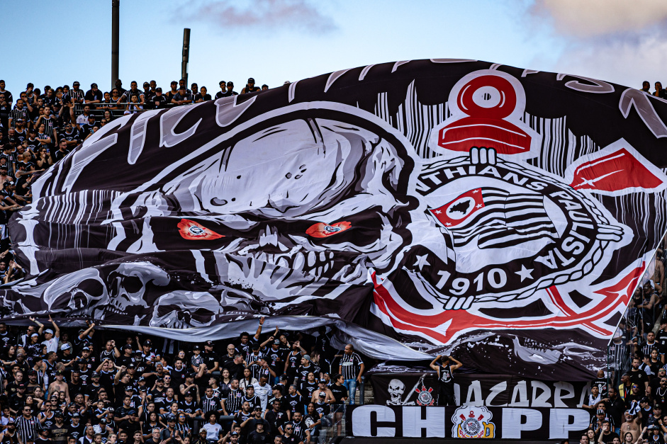 Torcida do Corinthians em jogo contra o Vasco
