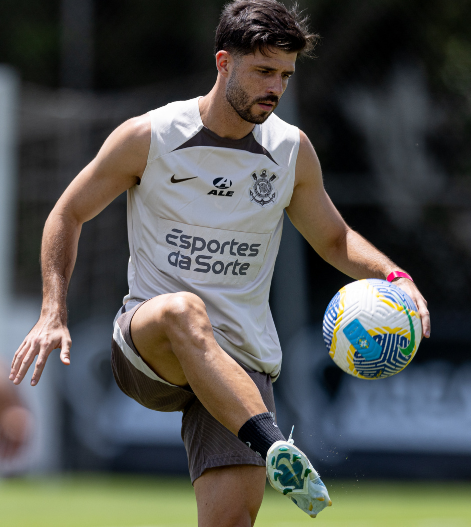 Héctor Hernández durante treinamento