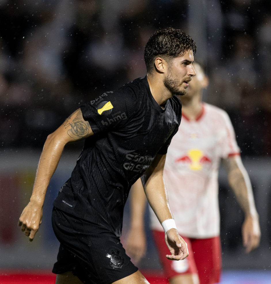 Pedro Raul durante jogo do Corinthians de estreia no ano