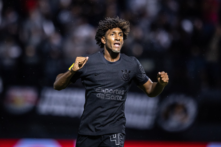 Talles Magno comemorando gol marcado contra o Red Bull Bragantino