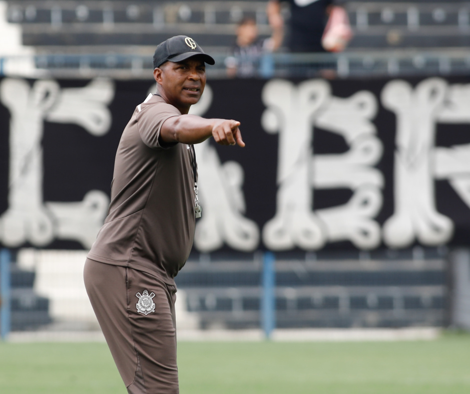 Orlando Ribeiro em ação durante treinamento aberto