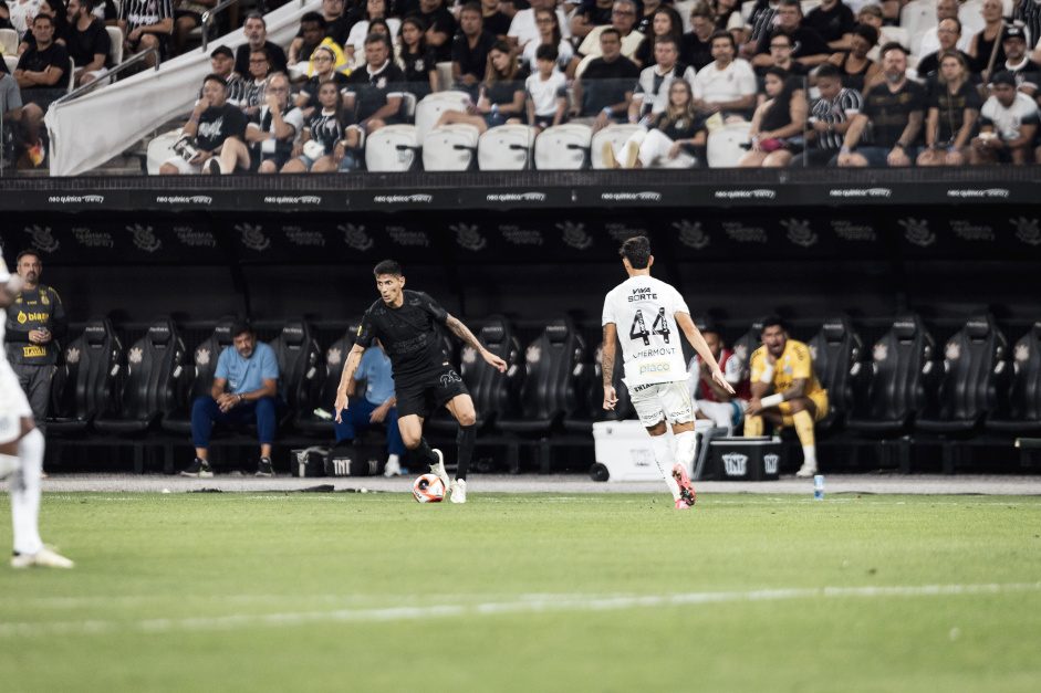 Fabrizio Angileri em campo durante decisão contra o Santos