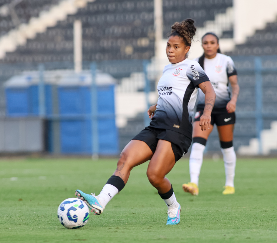 Dayana Rodriguez diante do Juventude